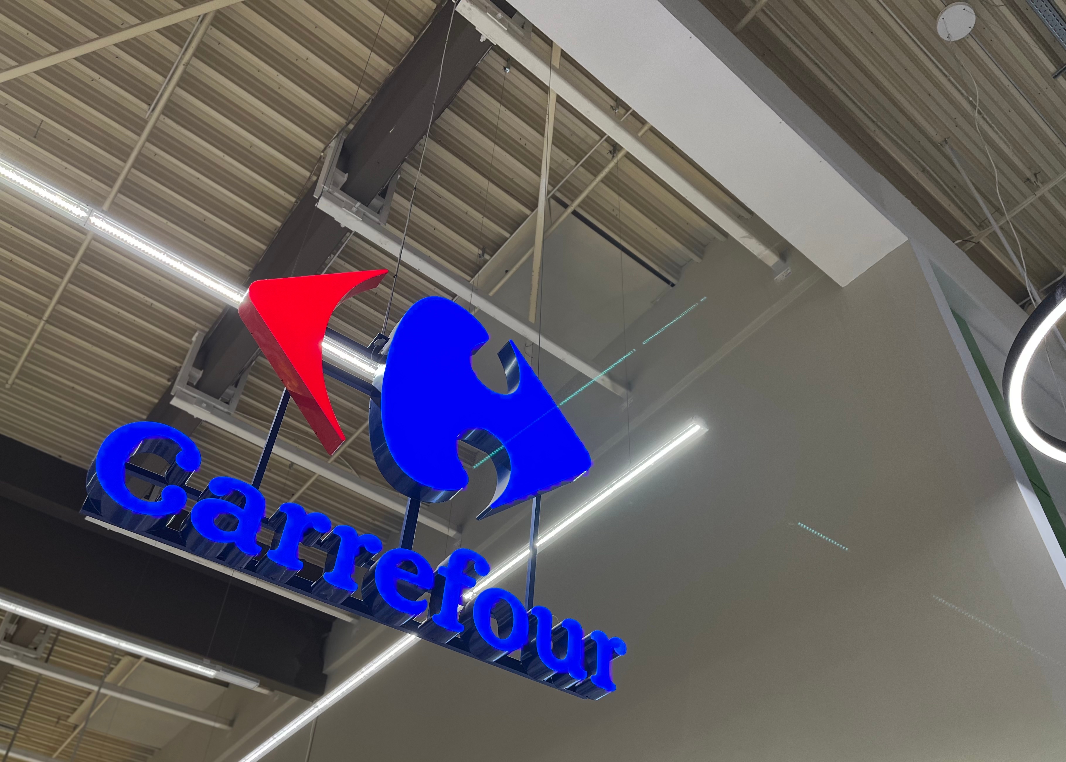 Carrefour anunță vânzarea magazinelor din România către proprietarii ...